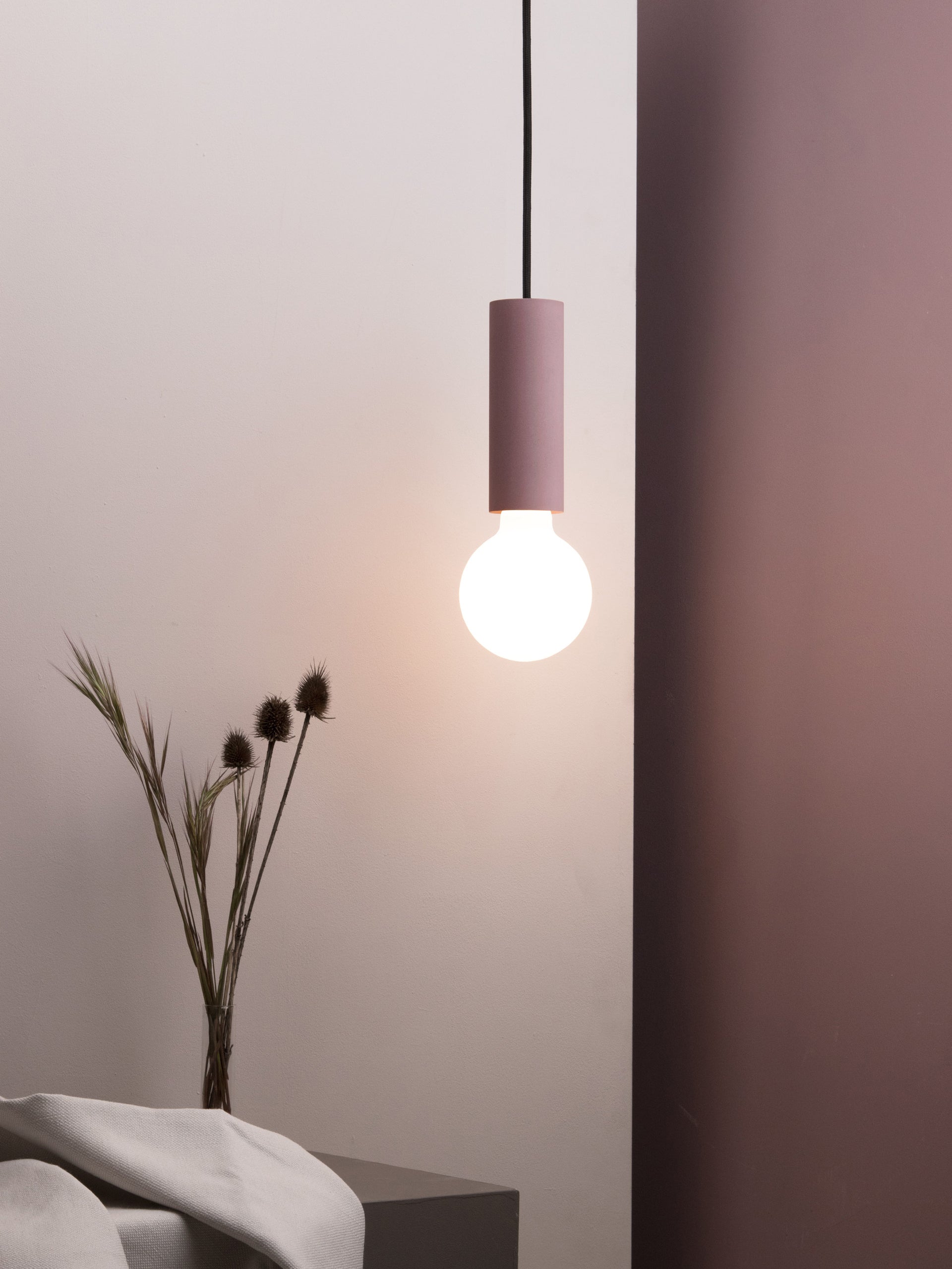 Ila pendant lamp in coloured concrete | Plato Design
